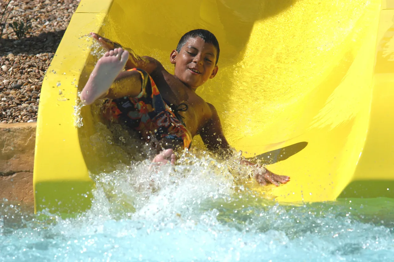 Illinois Office of Tourism Image Library - Water slide at Hurricane Harbor