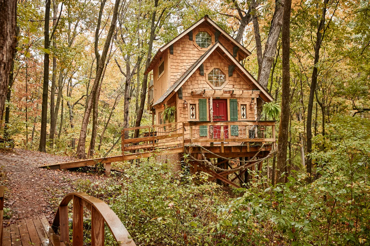 Illinois Office of Tourism Image Library - Ten Acre Treehouse